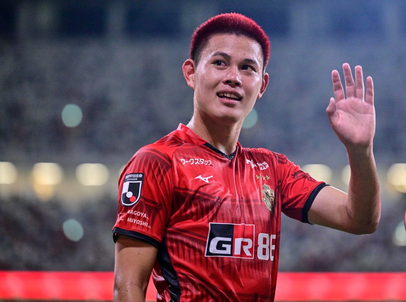 「煉獄さん？」「鬼滅のあれやんw」J1名古屋FW中島大嘉の新ヘアカラーが大人気キャラクターに似ていると話題！「名古屋色」に見える色合いも、最後は意外な色に | サッカー批評Web