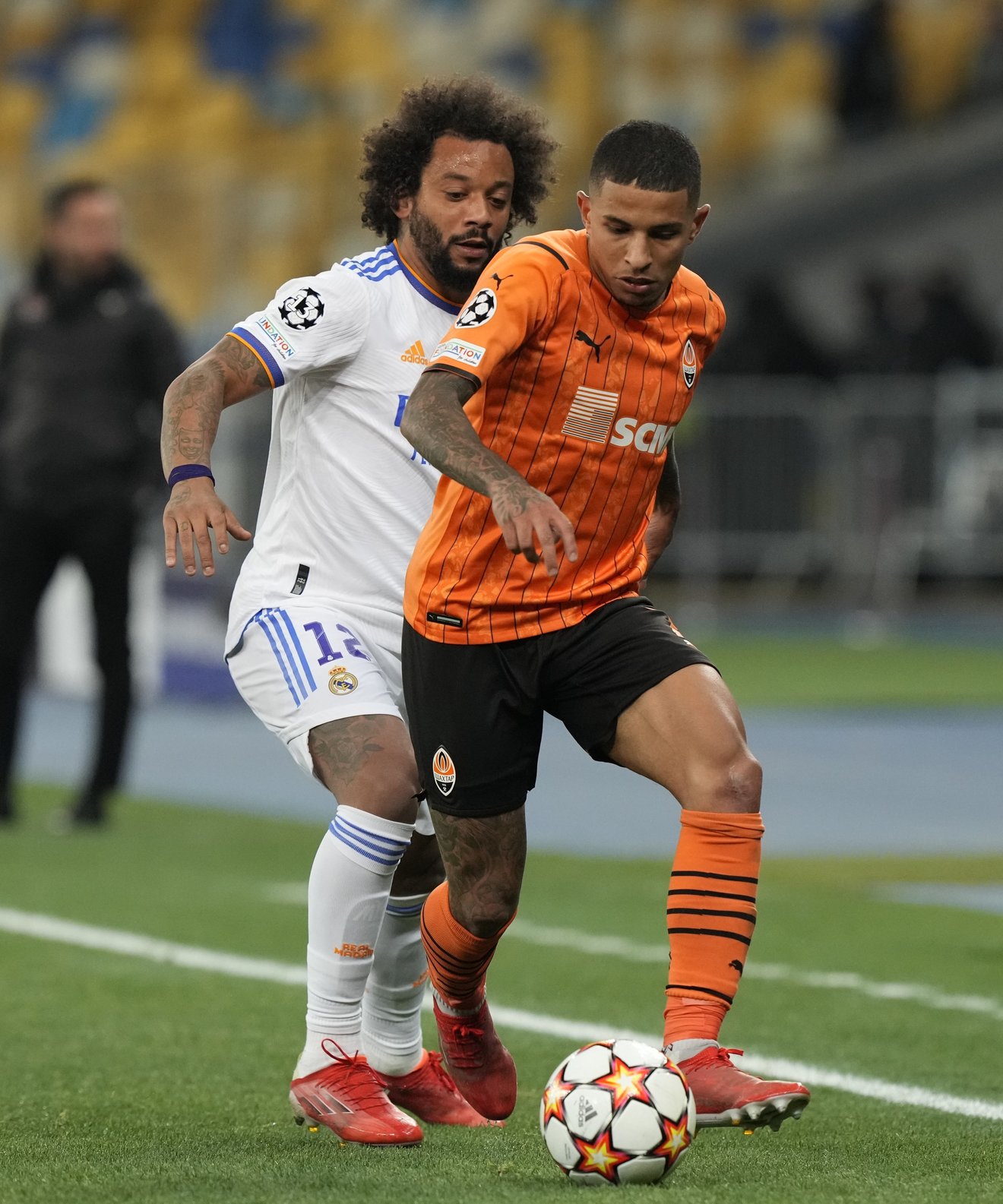 バルセロナ「レジェンド」ダニ・アウベスの「後継者候補」を調査開始！戦時下のウクライナから離れ行き場を求めるシャフタール・ドネツクの「ブラジル人 ...