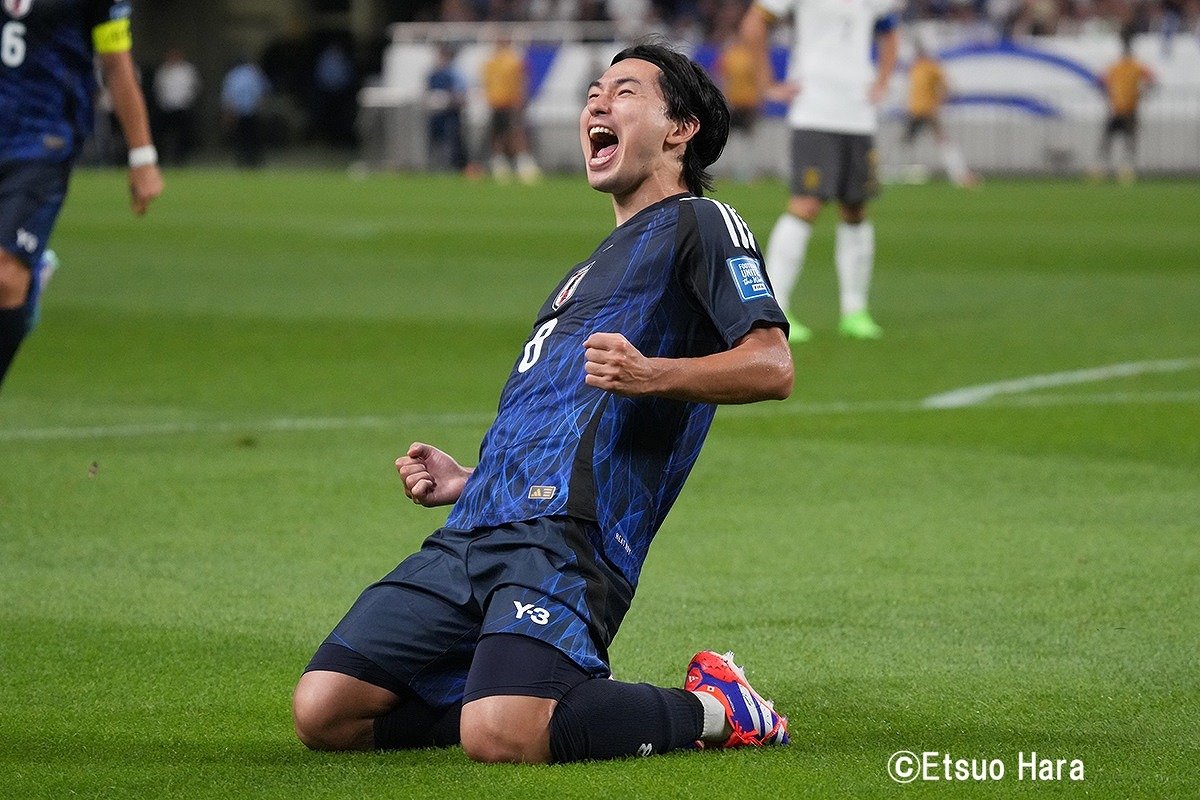 (2ページ目) ｢ダイレクトの神｣日本代表MF南野拓実が華麗スライディングボレー弾で初ゴール！ アヤックス相手に｢駆け引きで勝負有り｣｢赤白モナコかと思ったやん｣の声 | サッカー批評Web