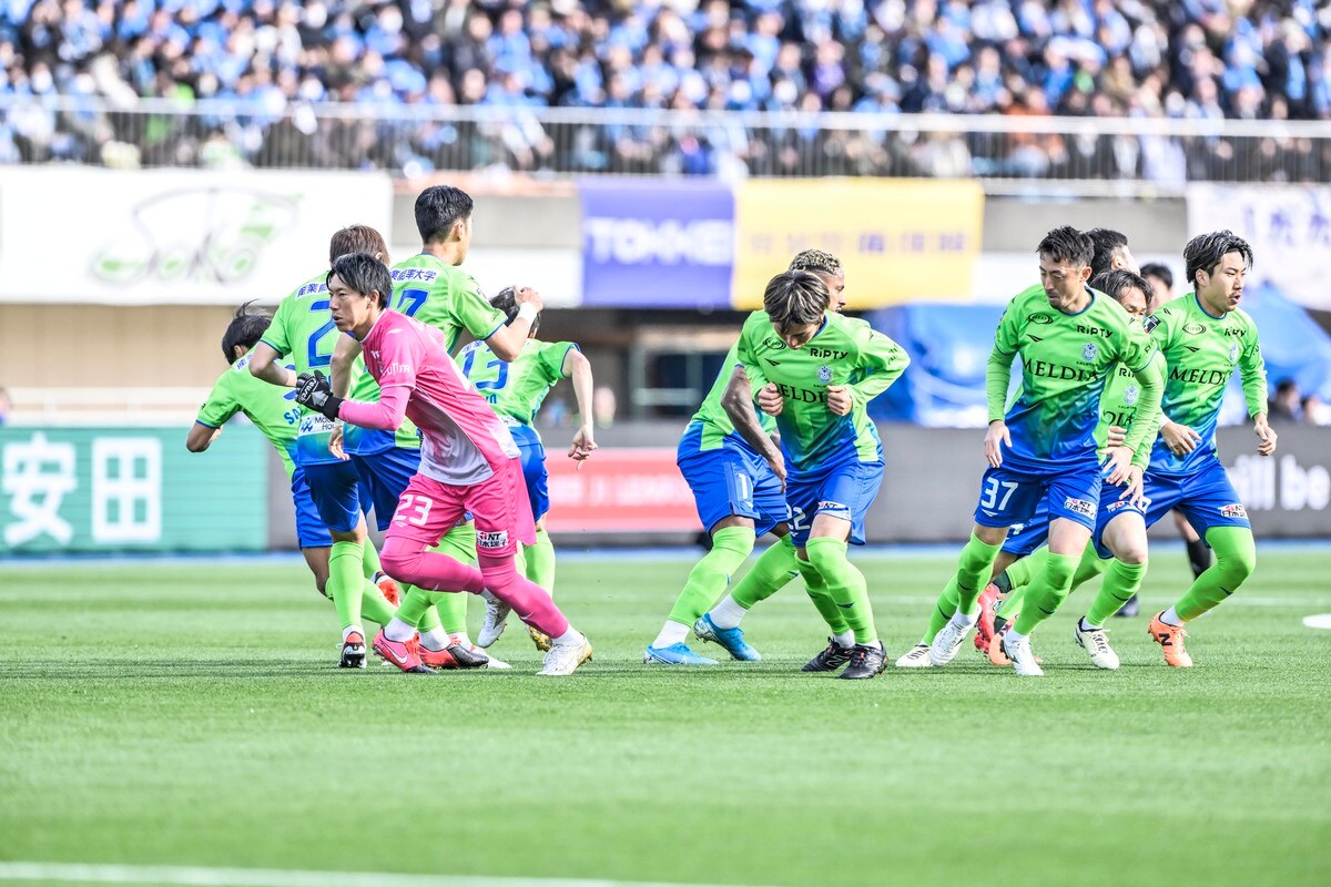 「どんだけオシャレなんだよw」J1湘南DFが「デザインセットプレー」で見せた“ヒールフリックアシスト”に驚きの声続々！ 2人が並んだCKから鮮やかすぎる流れでゴール奪う | 概要 | Jリーグ ...