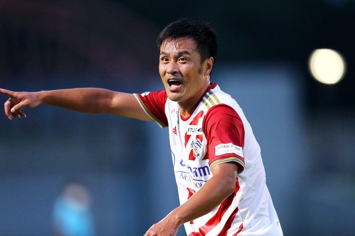 「何回見ても泣く」J3・FC今治DF駒野友一の「感動の引退セレモニー＆胴上げ姿」に感極まる声続出！ 家族と旧チームメイトが駆け付け、ワールドカップ2大会出場のレジェンドを送り出す | 概要 ...