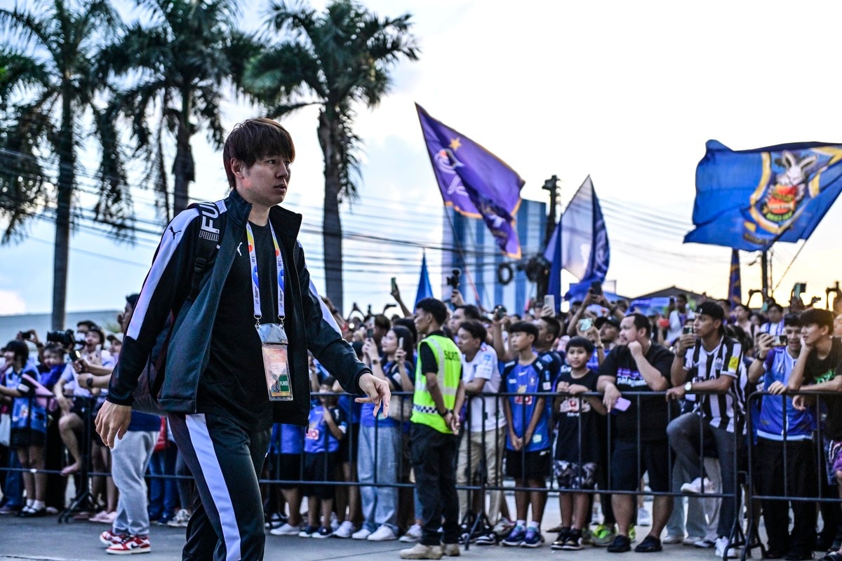 【3年ぶりのH&AでJ1川崎が挑んだ、ACLアウェイの舞台裏(2)】前日会見中に見舞った現地スタッフの“激しいランチ勧誘”……“微笑みの国”の想像を超える優しさ | 概要 | Jリーグ・国内 ...