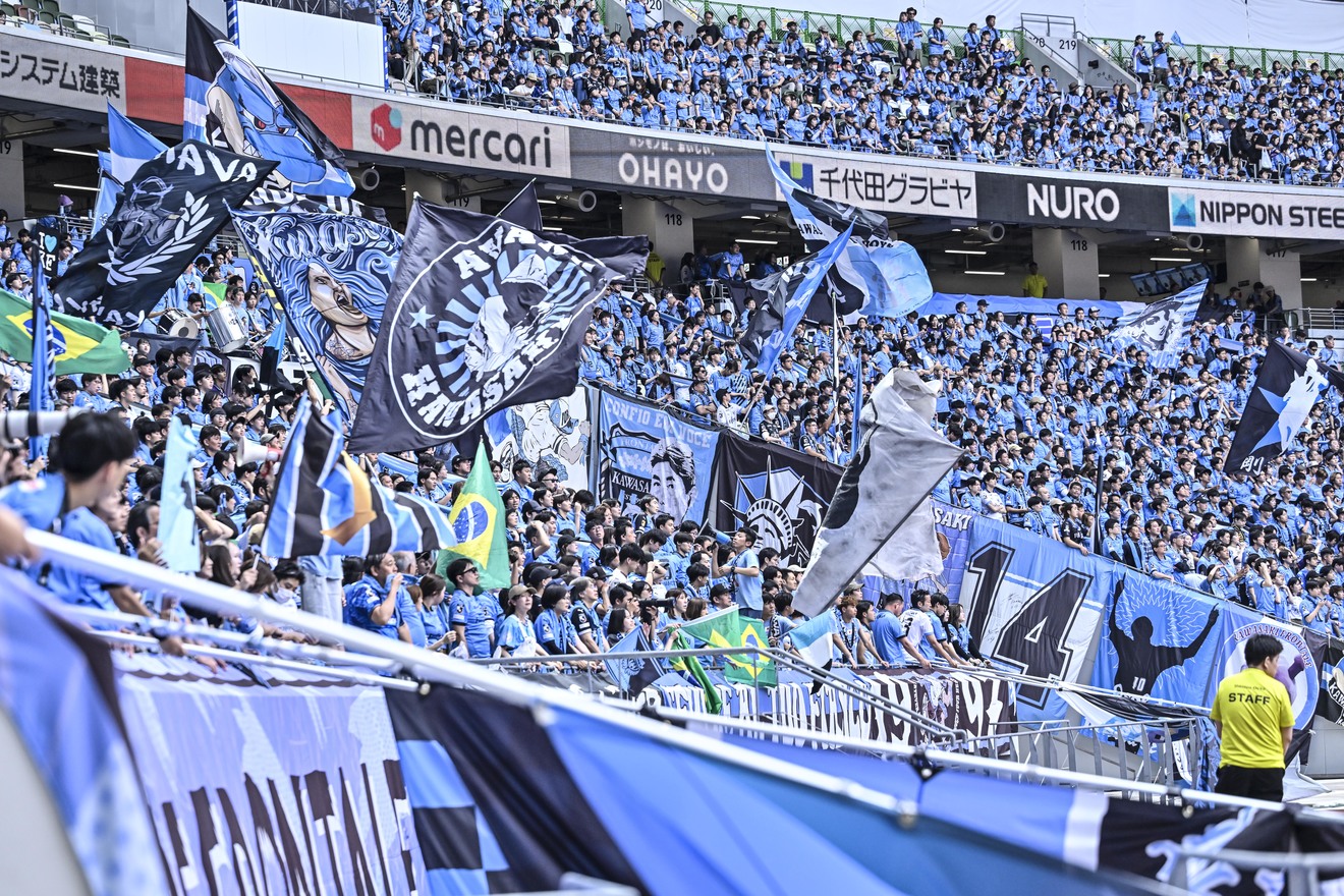【サポーターアルバム】国立競技場を青く染め上げた川崎フロンターレのサポーター写真81枚！ ACLE準優勝後初の国内試合「鹿島アントラーズー川崎フロンターレ」 | サッカー批評Web