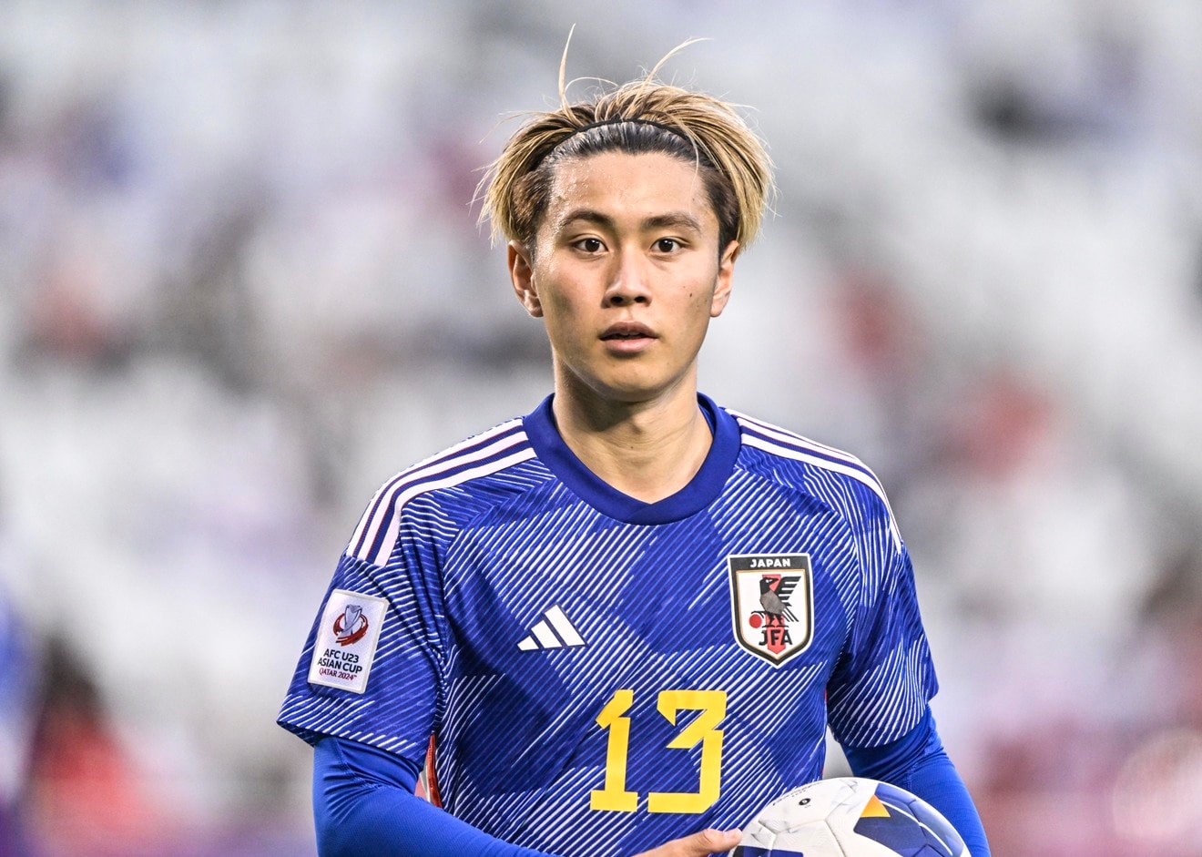 「アイドルやん」U23日本代表MF荒木遼太郎の“2つの表情”で多方面に称賛広がる！「あざといのもカッコいいのも両方好き」「大正解の投稿」などの声 | サッカー批評Web