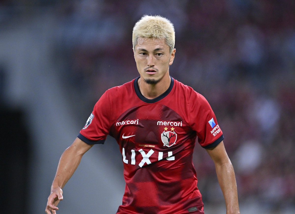 (2ページ目) 「田舎のコンビニによくいるけどw」J1鹿島FW鈴木優磨の写真撮影会での自虐発言「コンビニにいるよな」に爆笑！「このポーズをこのお方にさせるの、意図的やな」の声 | サッカー批評Web