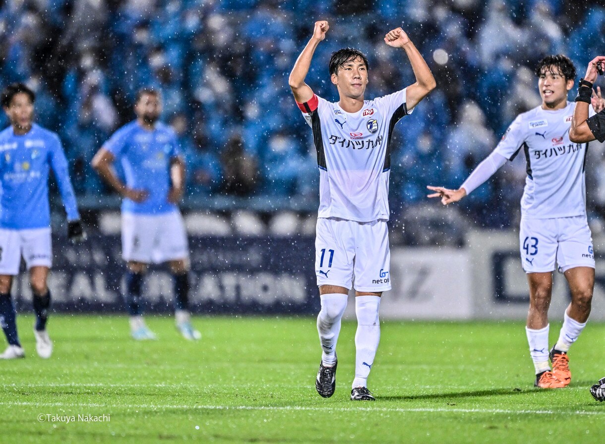 画像・写真：「やばかった」「ビューティフルFK」J1昇格をかけた横浜FCとの一戦で「スーパーゴラッソ」飛び出す！ 雨中のスリッピーさも感じさせない大分トリニータMF下田北斗の左足 | Jリーグ ...