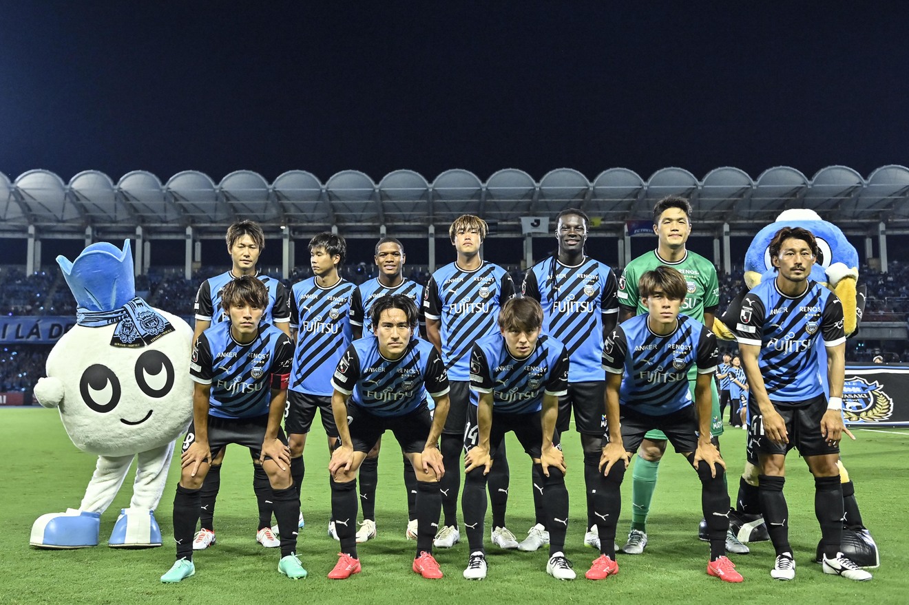 「CDのジャケット感!!」J1川崎がACL“恒例行事”での「オシャレショット」公開！ モデル風写真に「これ見るとACLって感じがする」の声 | サッカー批評Web