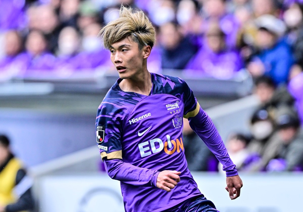 (3ページ目) 「やばい、鳥肌たった」「とんでもないFK」J1広島の24歳MF東俊希の美しい弧を描いた左足直接FK弾に反響！「うまっっ！ディバラのFKみたい」「早く日本代表に還元しろ」の声 ...