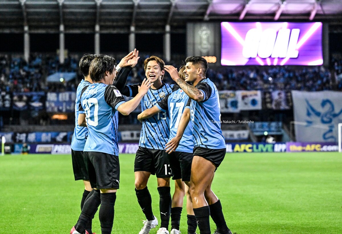 「放送室でもユニ姿なのだなと改めて…」J1川埼が公開したACLE上海海港戦の裏側映像で「放送の2人」に注目集まる……「ロッカールームめちゃ映してくれるのええよな〜〜」とお宝映像に賛辞 | 概要 ...