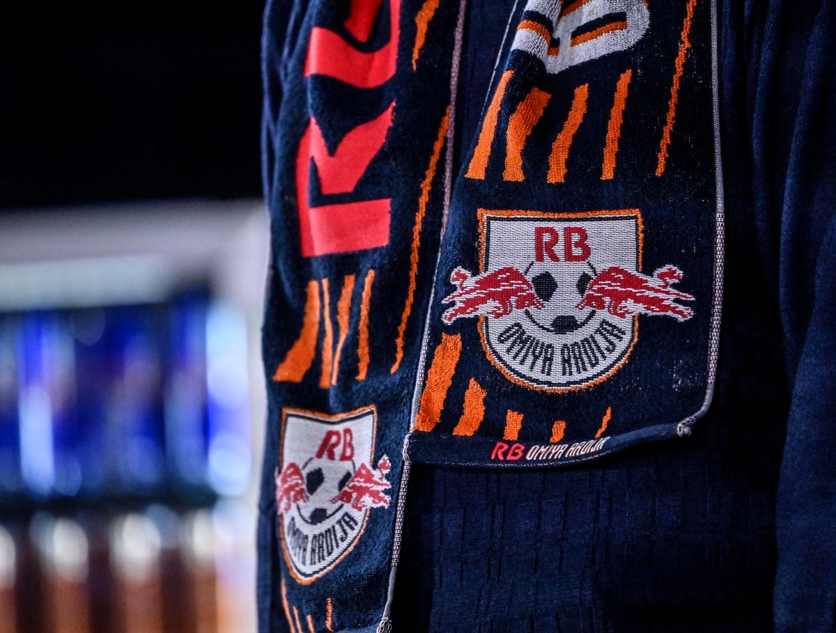 「めちゃくちゃカッコイイな！」J2大宮のクラブハウス「RB色」変貌に興奮広がる！「うわー 本気やー」「車は大宮ナンバーじゃないんだ笑笑」などの声 | 概要 | Jリーグ・国内 | ニュース ...