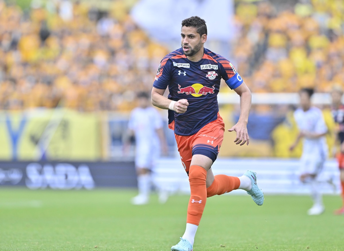 【2025年J2「第17節順延分」RB大宮アルディージャVS愛媛FC「徹底分析」】2位・大宮が最下位・愛媛をブラジル人CBからの縦パスで揺さぶるも…決め手不足の前半戦【戸塚啓のJ2のミカタ ...