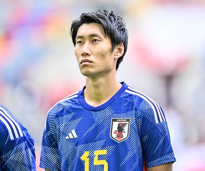 「さすがに可愛すぎる」「神ショット」サッカー日本代表・鎌田大地のピース写真にファン歓喜！ ウィンク写真に続くフランクフルト公式の投稿に